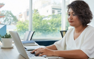 5 Reasons Why Remote Workers Feel Lonely and Isolated - HCM DIALOGUE